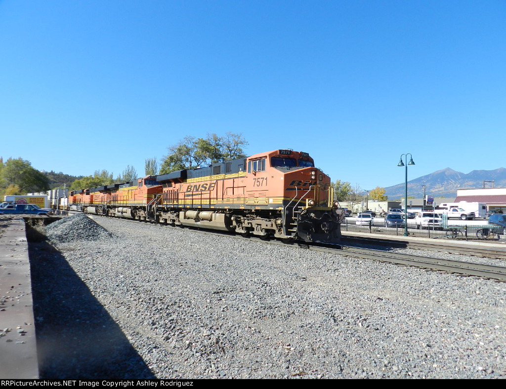 BNSF 7571
